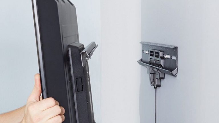 Comment fixer sa télévision au mur