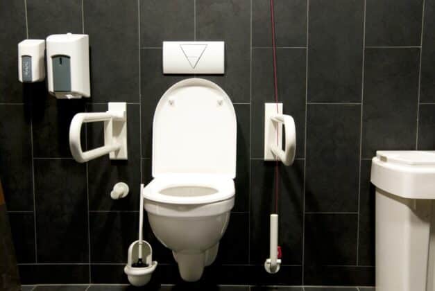PMR : Comment installer des WC adaptés